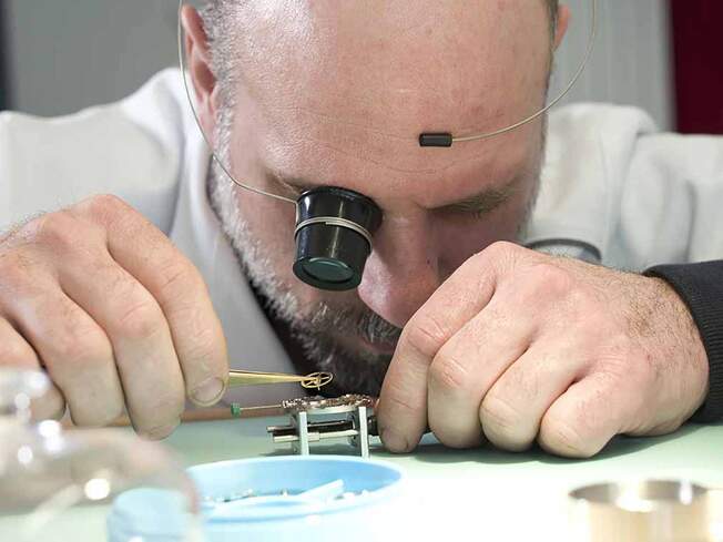 Introduction to watchmaking in the heart of Geneva | Geneva Tourism