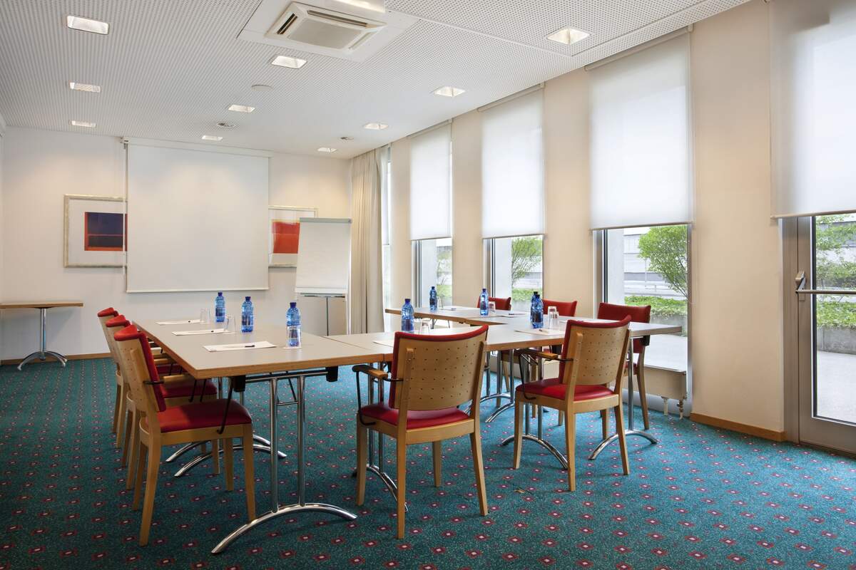 Holiday Inn Express | Geneva Tourism