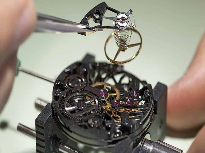 Introduction to watchmaking in the heart of Geneva | Geneva Tourism