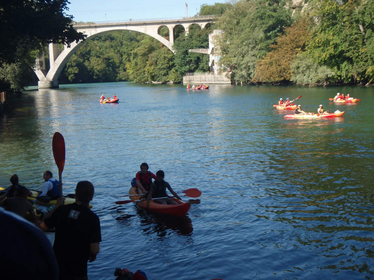 kayaking down the Rhône with a guide | Geneva Tourism